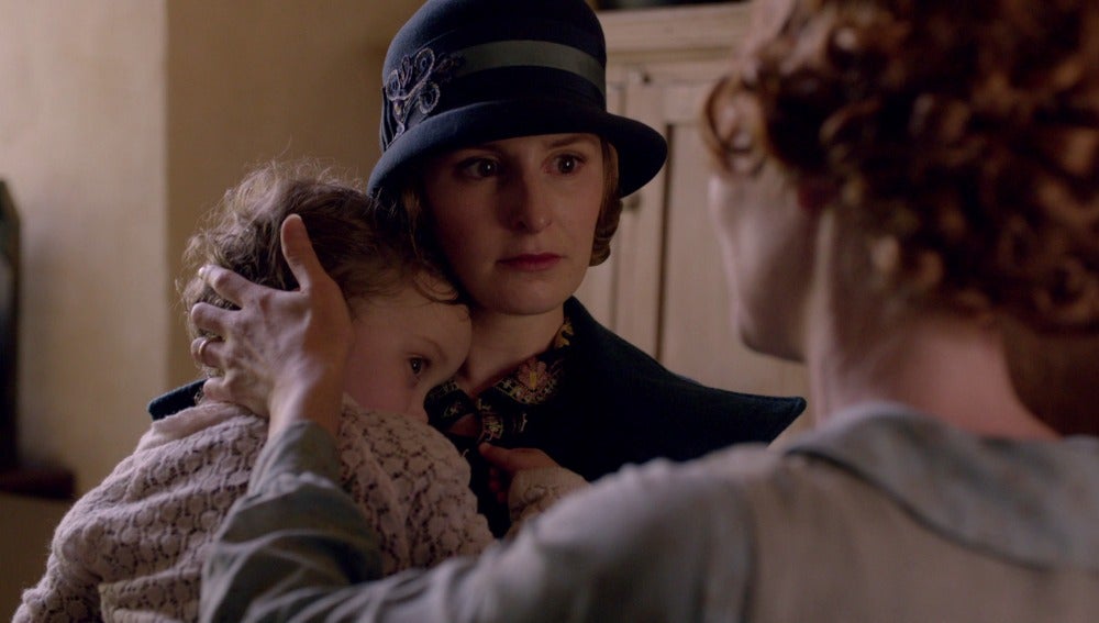 Lady Edith escapa de Downton Abbey con su hija