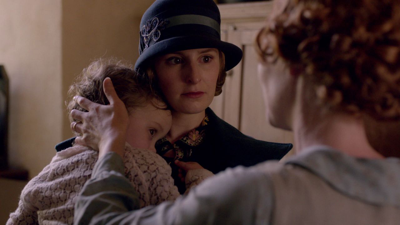 Lady Edith escapa de Downton Abbey con su hija