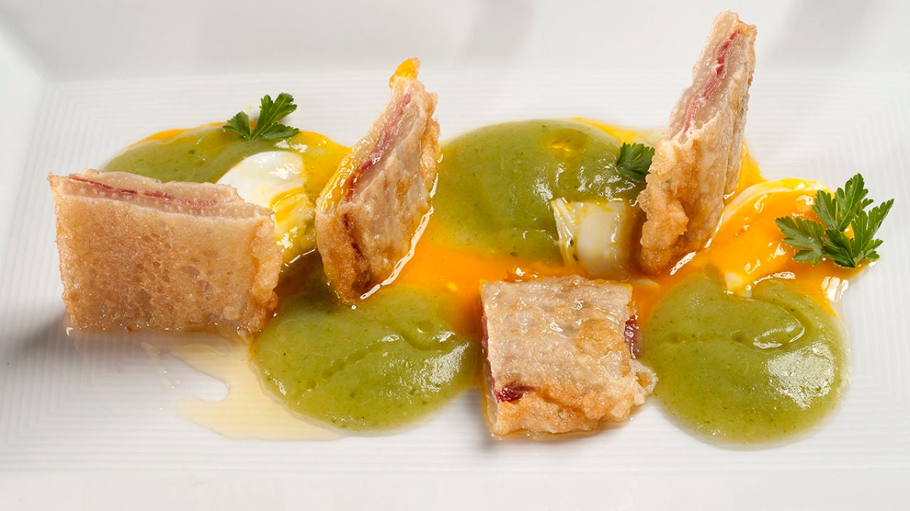Pencas rellenas con salsa de borraja y huevo