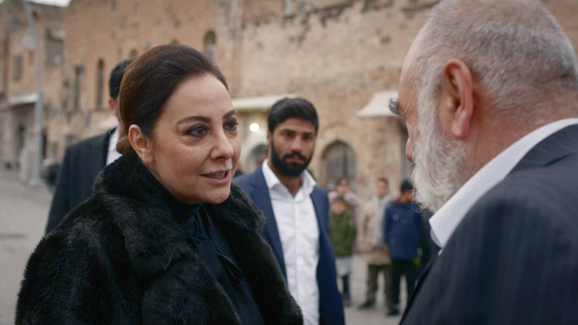 VÍDEO - HERCAI: La familia Aslanbey regresa a la ciudad y se venga de ...