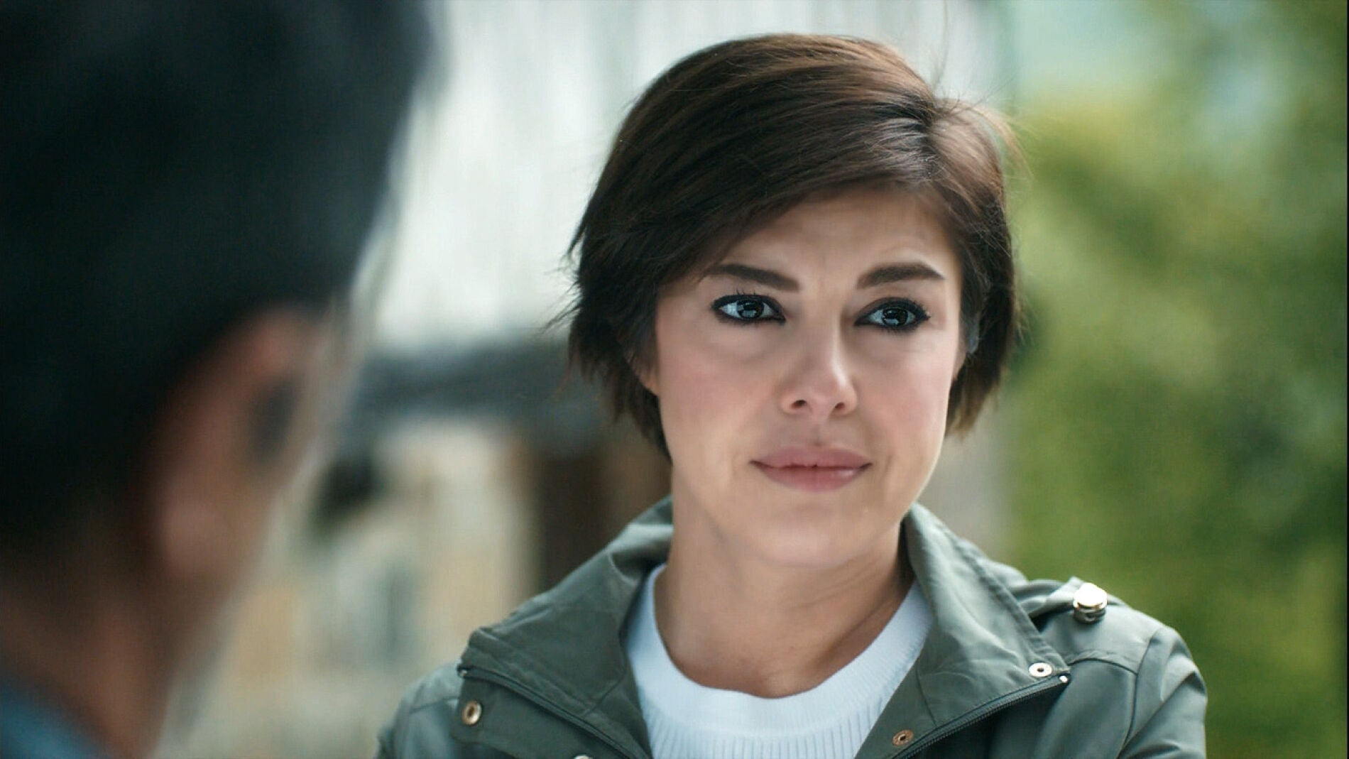 VÍDEO - FUGITIVA: Eysan debe tomar una difícil decisión