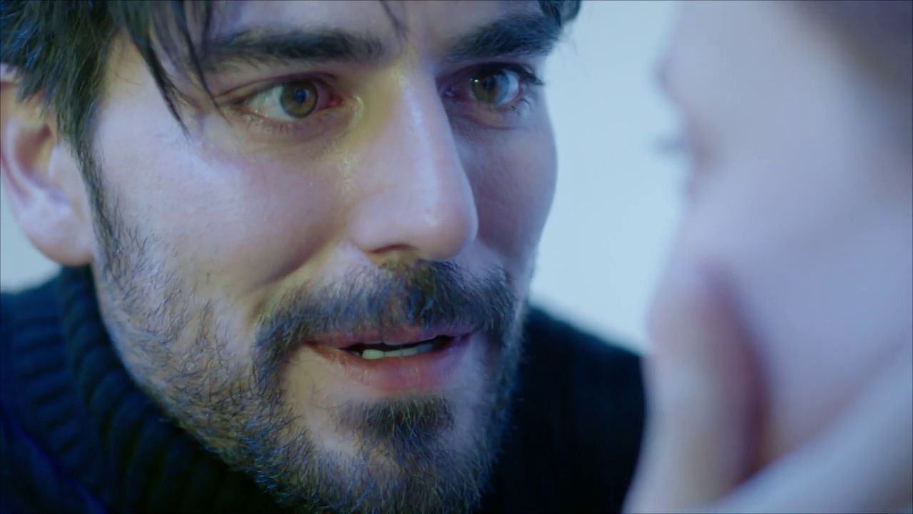 La madre de Aslan está viva y vive en la mansión Aslanbey