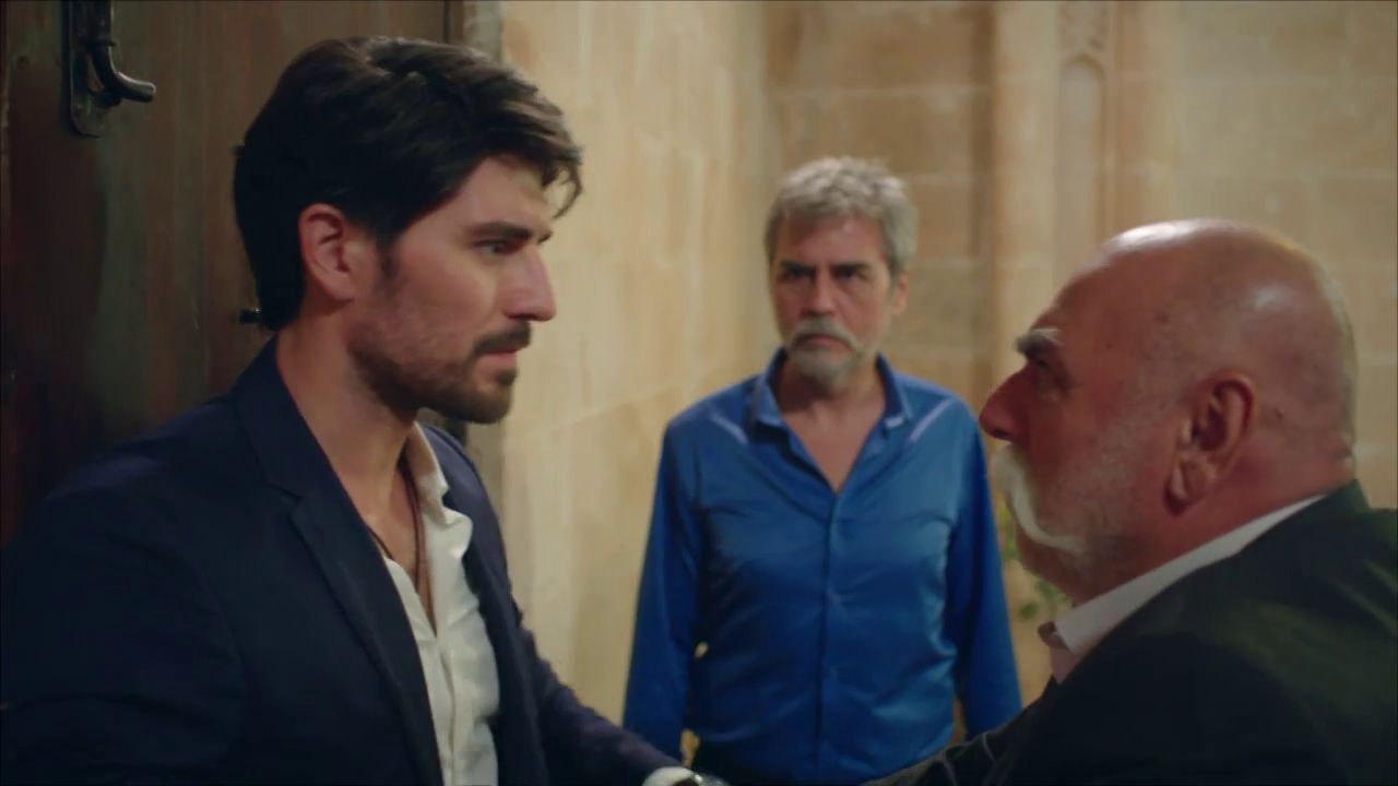 Aslan, contra las cuerdas: ¿Por qué tiene fotos de Reyyan?