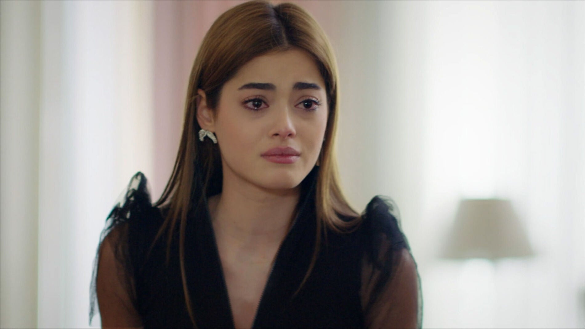 VÍDEO - CIUDAD CRUEL: Damla descubre desesperada por qué su madre tiene prohibida la entrada en casa