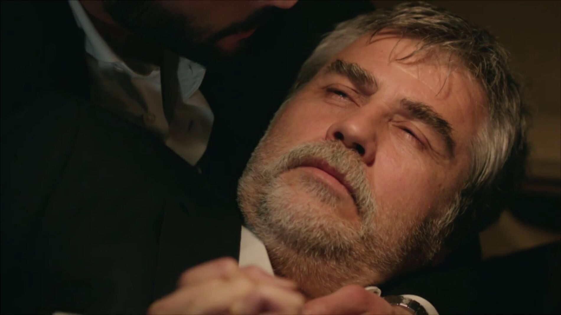 Aslan y Hazar luchan por sobrevivir tras ser disparados