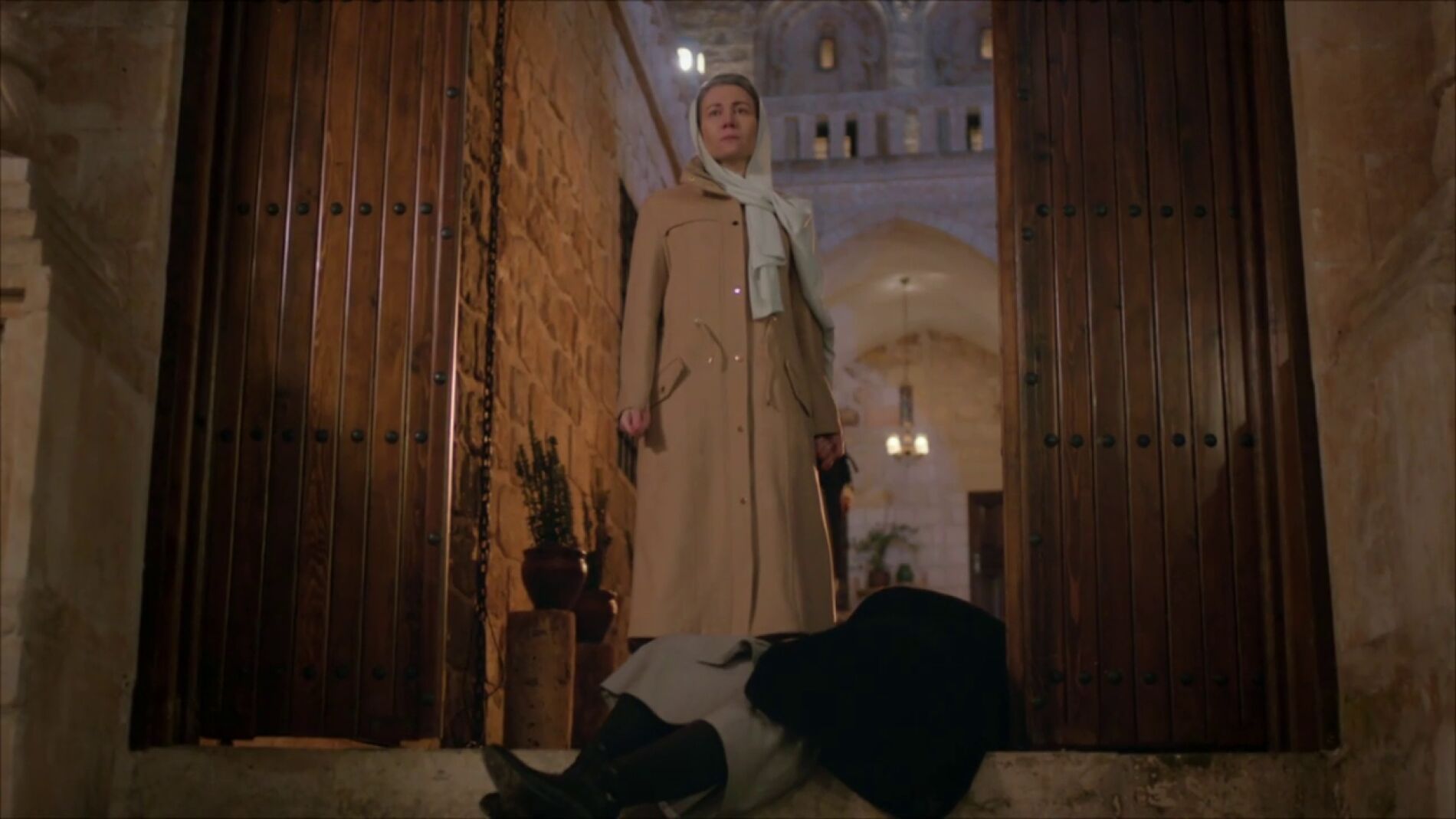 Dilsah apuñala a Azize: "No dejaré que te lleves a mi hija"