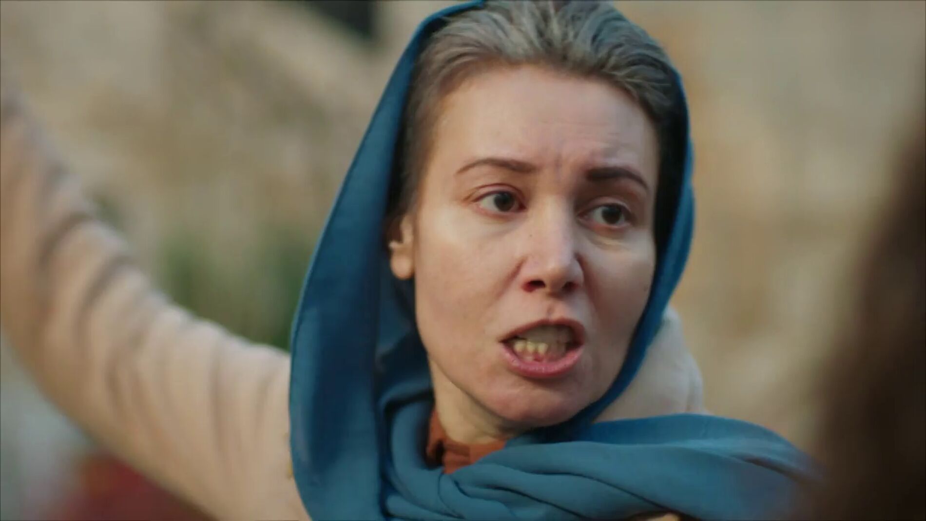 Dilsah pierde el control e intenta golpear a Reyyan