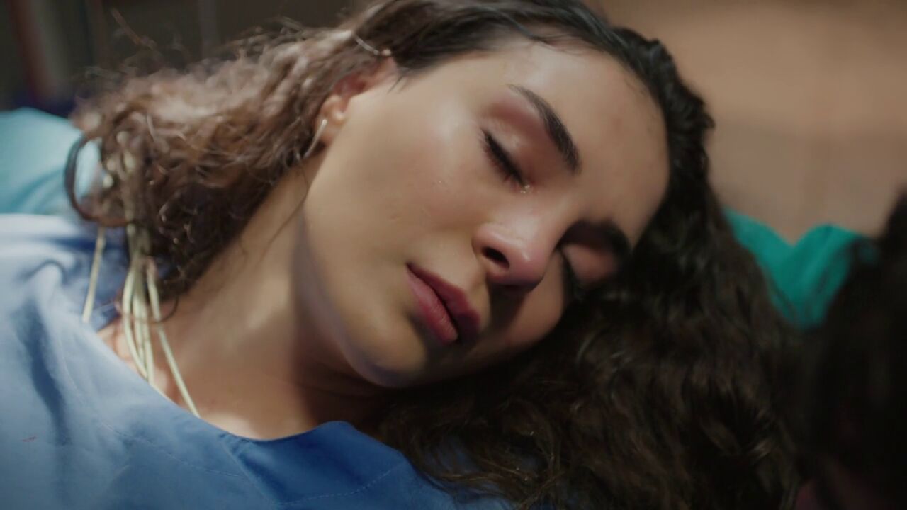 Reyyan se muere tras dar a luz a Umut