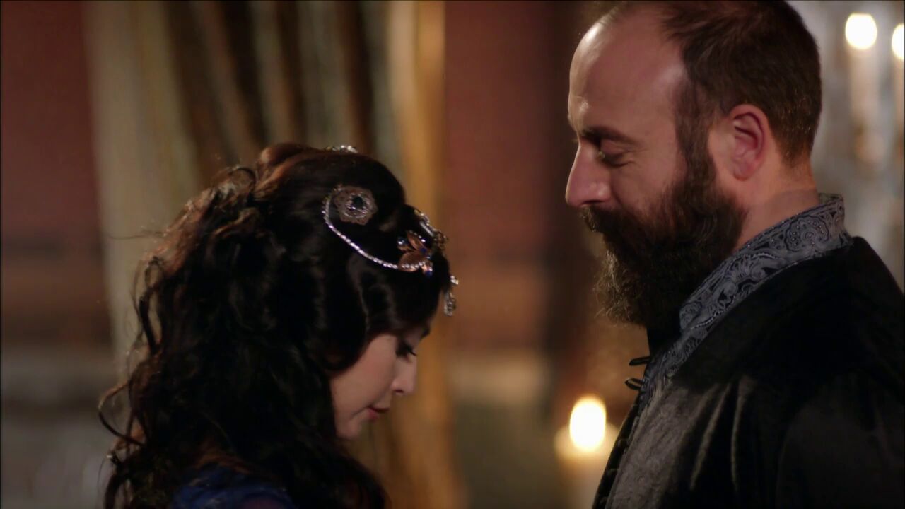 Solimán e Isabela pasan su primera noche juntos