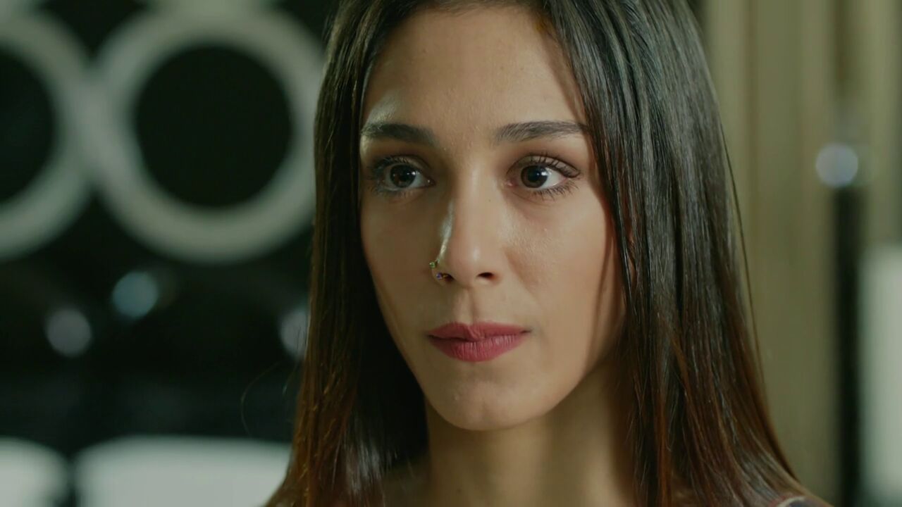 Savas descubre que tiene una hermana gracias a Meryem