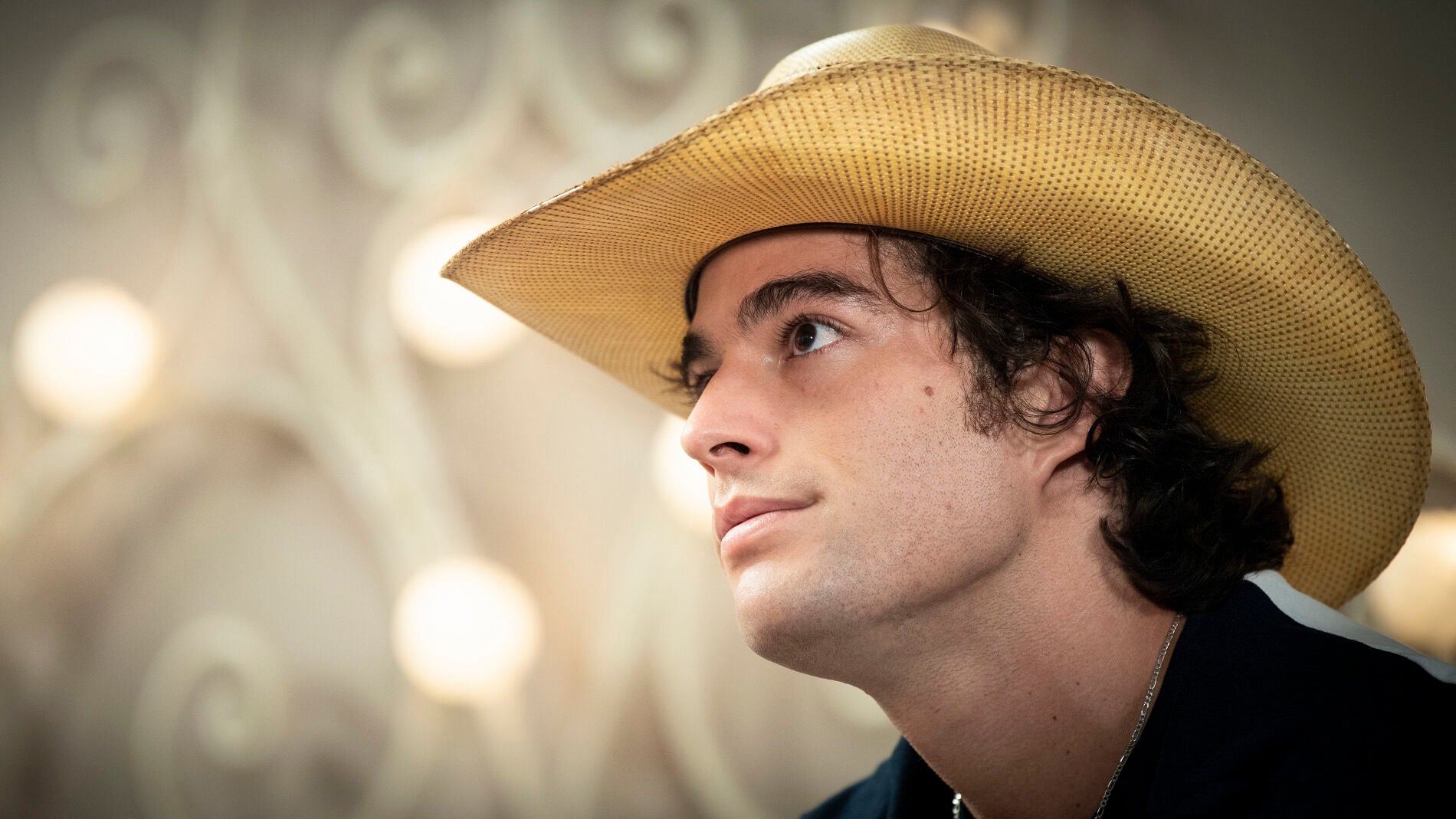 Descubre a Danilo Carrera, el popular actor ecuatoriano que interpreta ...