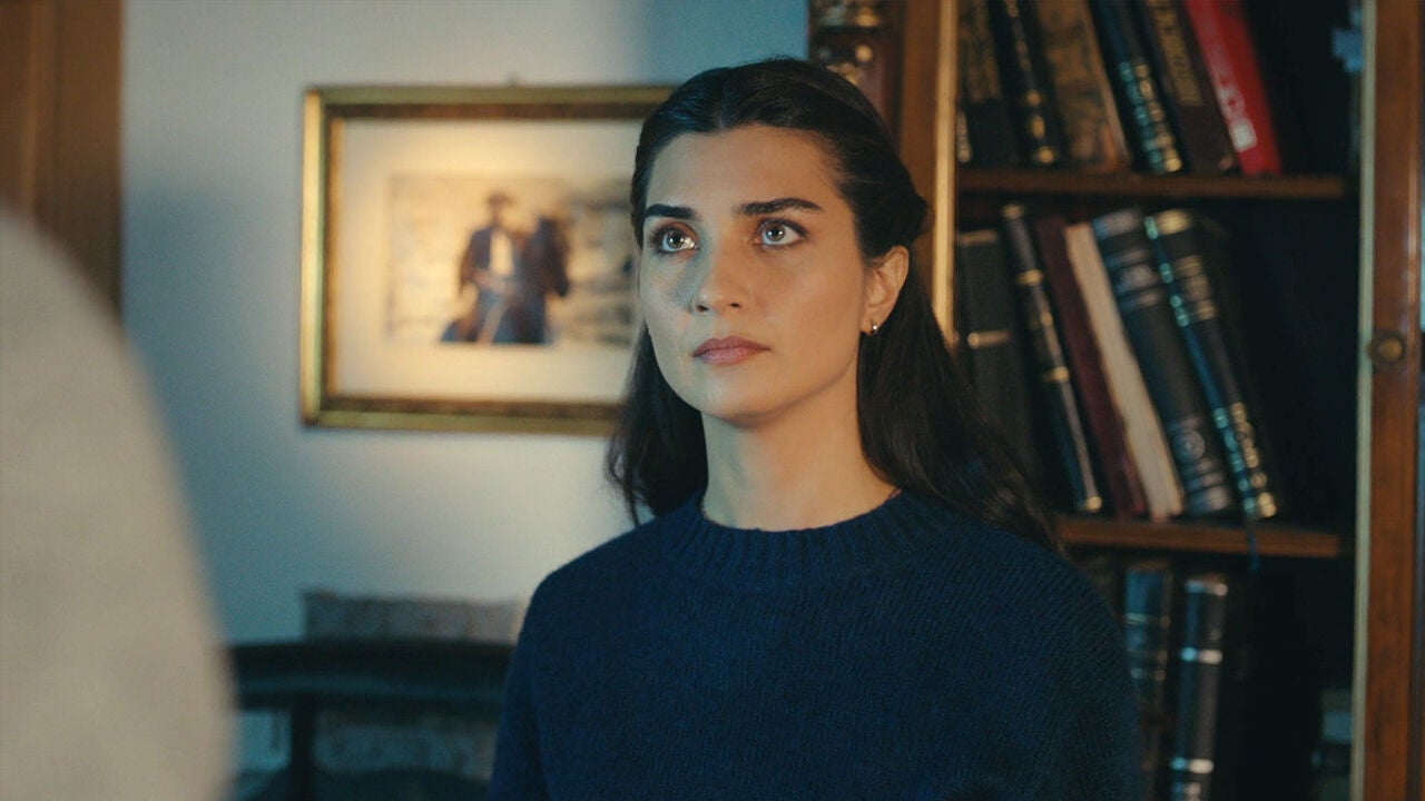 Sancar interroga a Mavi sobre si son verdad o no las acusaciones de Sedat