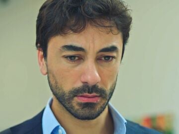 Ferit sospecha que Hande está detrás del envenenamiento de Ayse y se ...