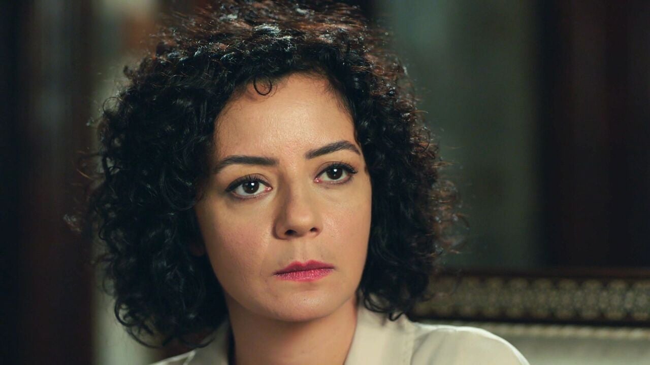 Azade quiere utilizar en su propio beneficio la infidelidad de Adnan