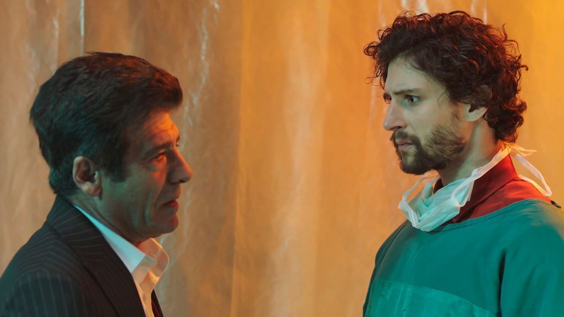 Mirsha se niega a llevar a cabo la orden de un misterioso hombre y ...