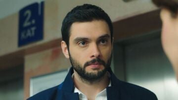 Ferit y Ayse se reconcilian y planean una nueva boda. Azade hace un ...