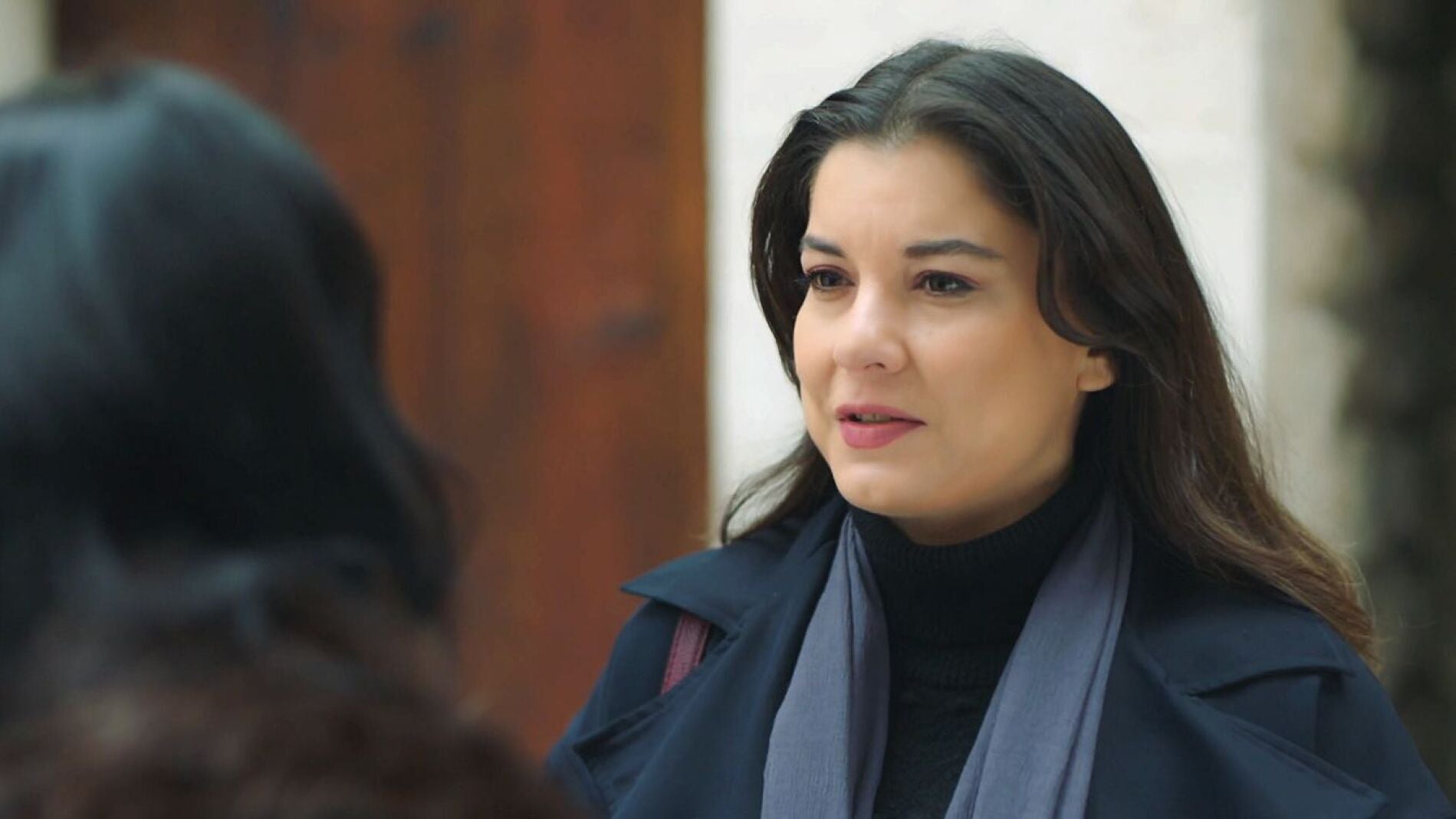 Feraye amenaza a Azade: "Vas a pagar el precio y no podrás huir"