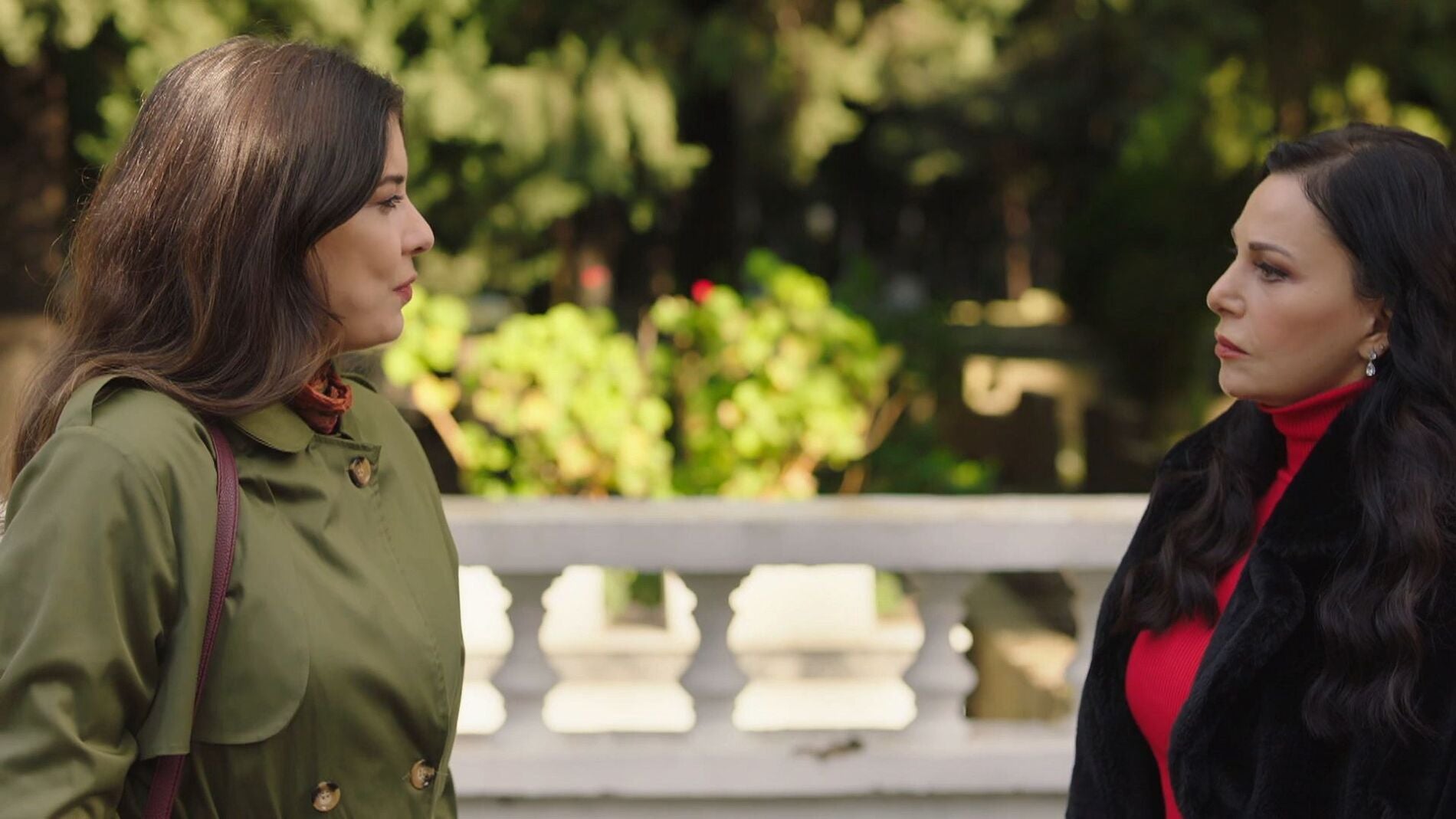 Azade descubre los motivos por los que Feraye la odia tanto