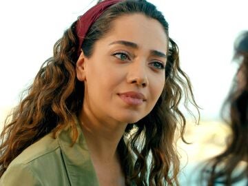 Azra confiesa a Ipek y a Deren su verdadera identidad y desvela quién ...