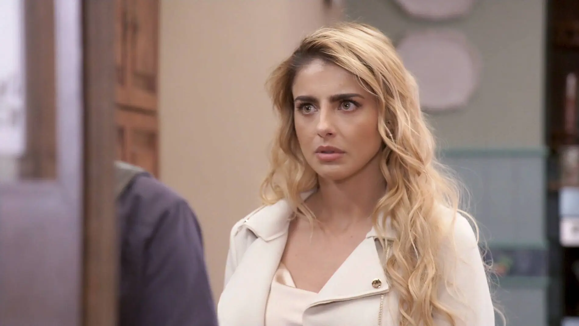 Sara descubre una versión de su padre que su madre le ha estado ocultando Sara descubre una versión de su padre que su madre le ha estado ocultando