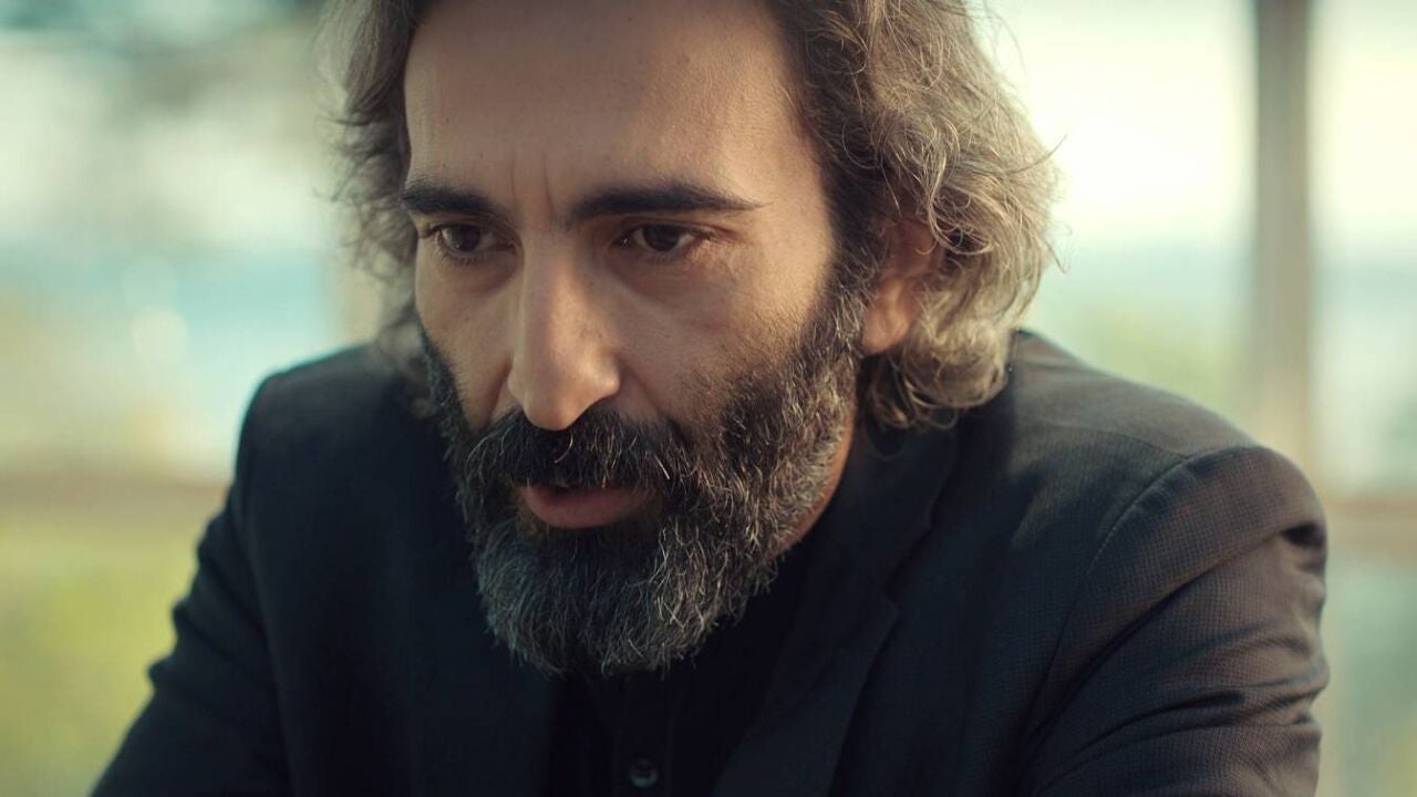 Adem devuelve la mansión a Esma y los Boran