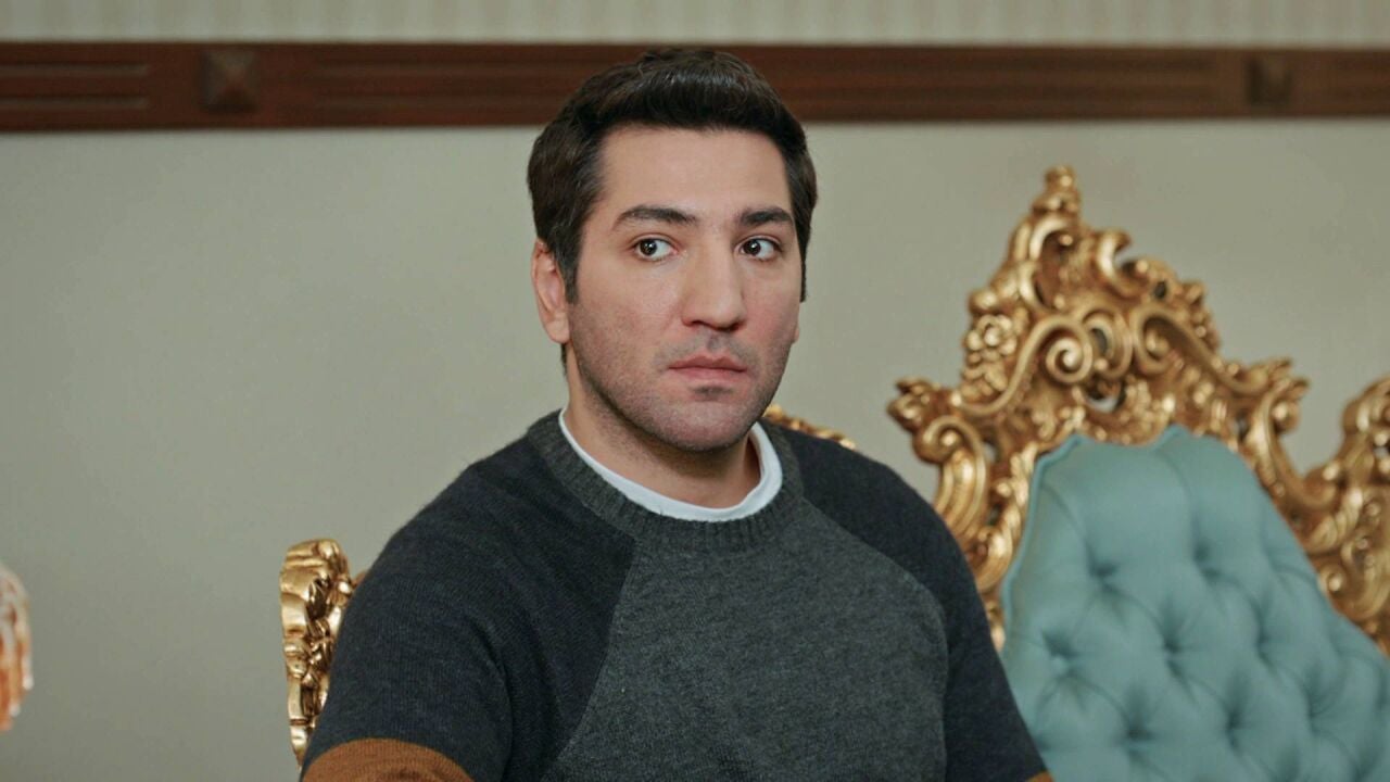 Ozan busca resolver sus deudas con ayuda de su tío, pero un giro ...