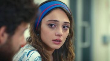 De la bronca a la complicidad. Ömer y Defne parecen condenados a entenderse