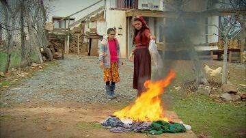 La crueldad de Berfin no tiene límites: culpa a Gülsüm de la muerte de ...