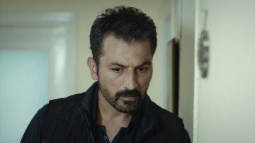 Nazim recuerda su pasado al tiempo que se sincera con Nehir