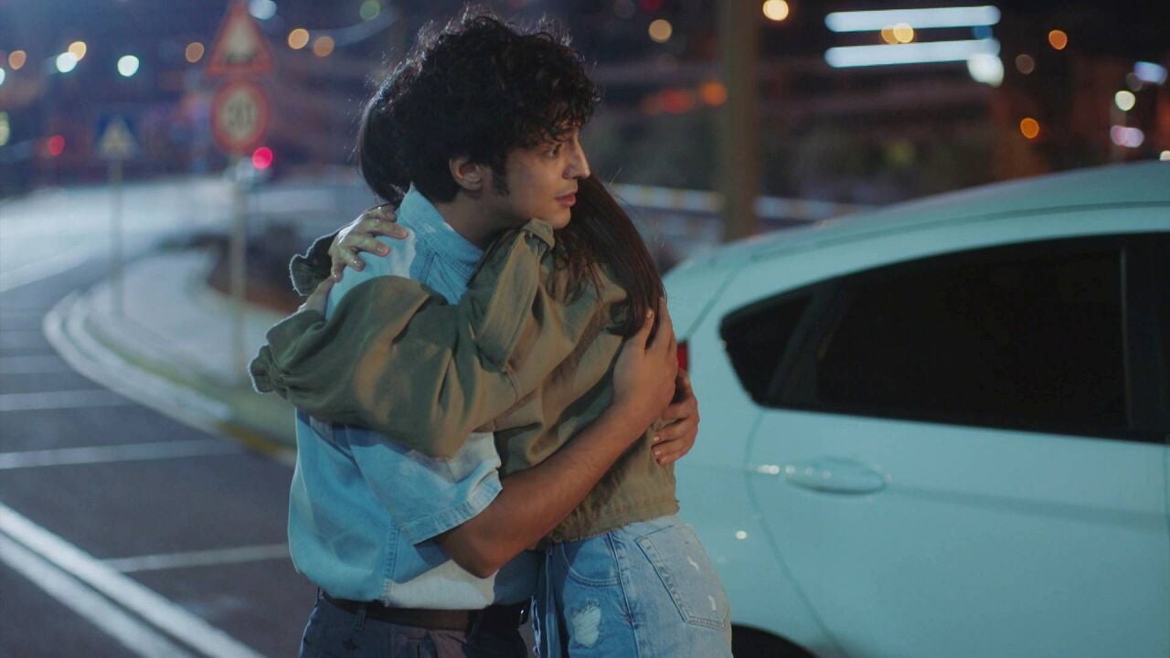 Un aparatoso accidente de tráfico vuelve a unir a Alí y Nazli