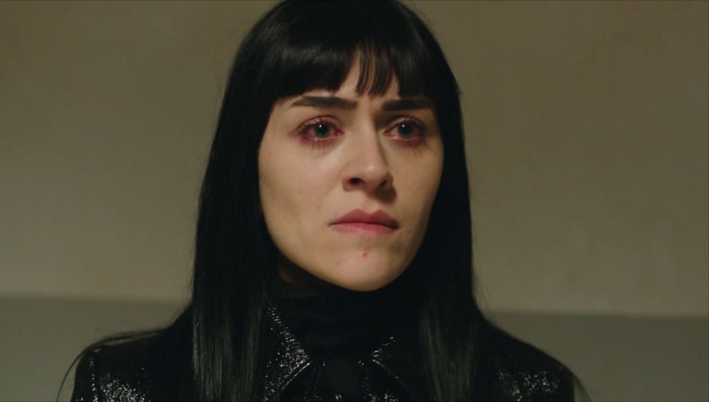 Asli confiesa el asesinato de su madre