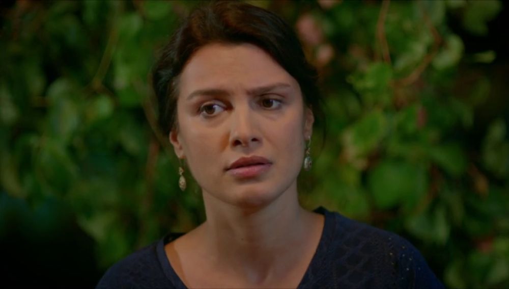 Zehra descubre que van a ser uno más en la familia