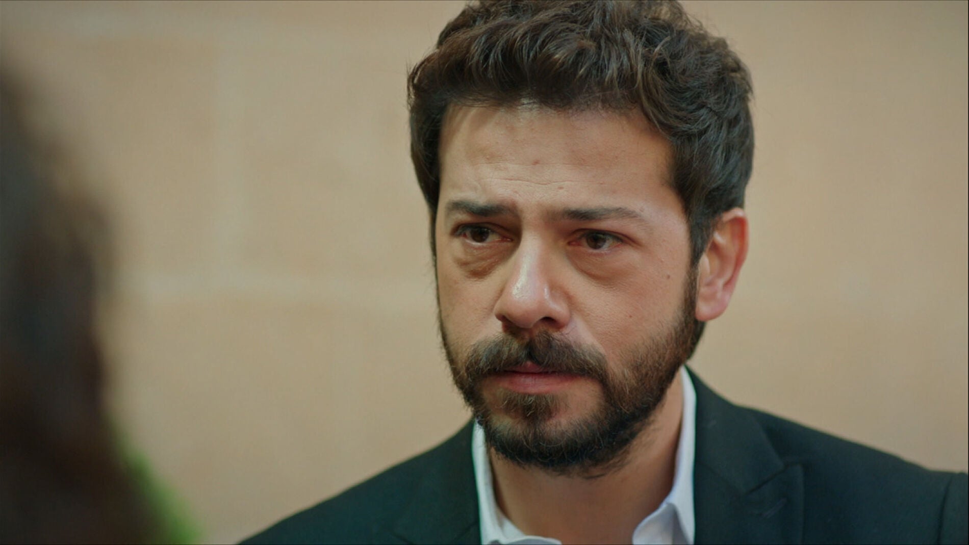 VÍDEO: HERCAI: Azat quiere que Reyyan se olvide de la carta