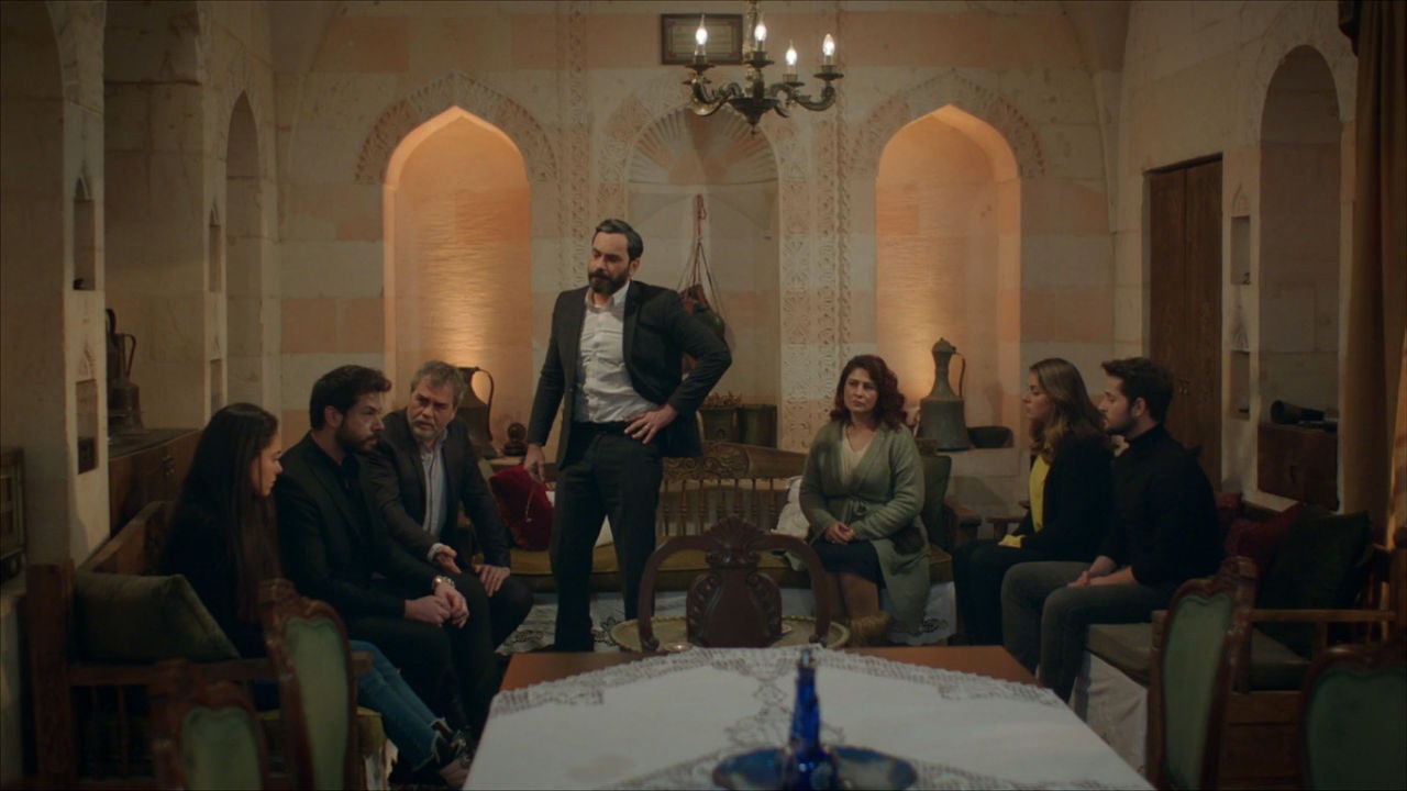 VÍDEO - HERCAI: Los Sadoglu se preguntan quién está detrás del incendio