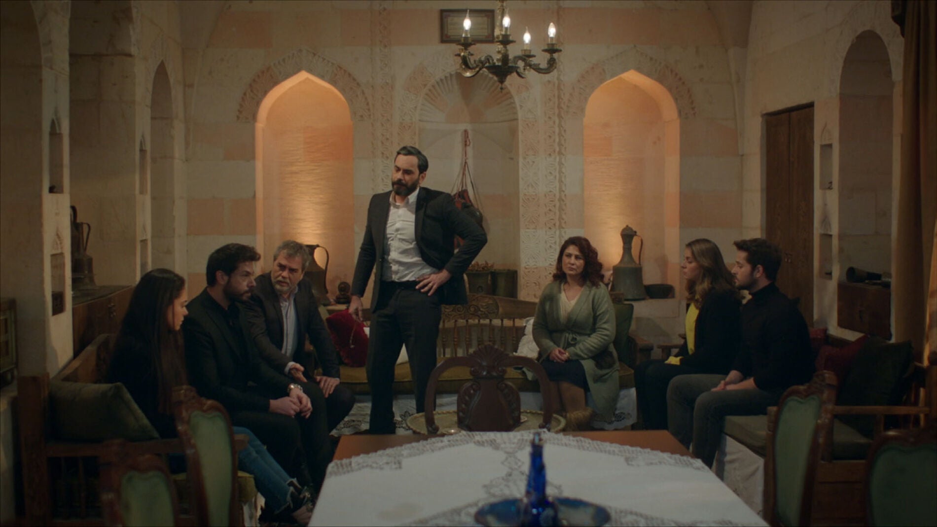 VÍDEO - HERCAI: Los Sadoglu se preguntan quién está detrás del incendio