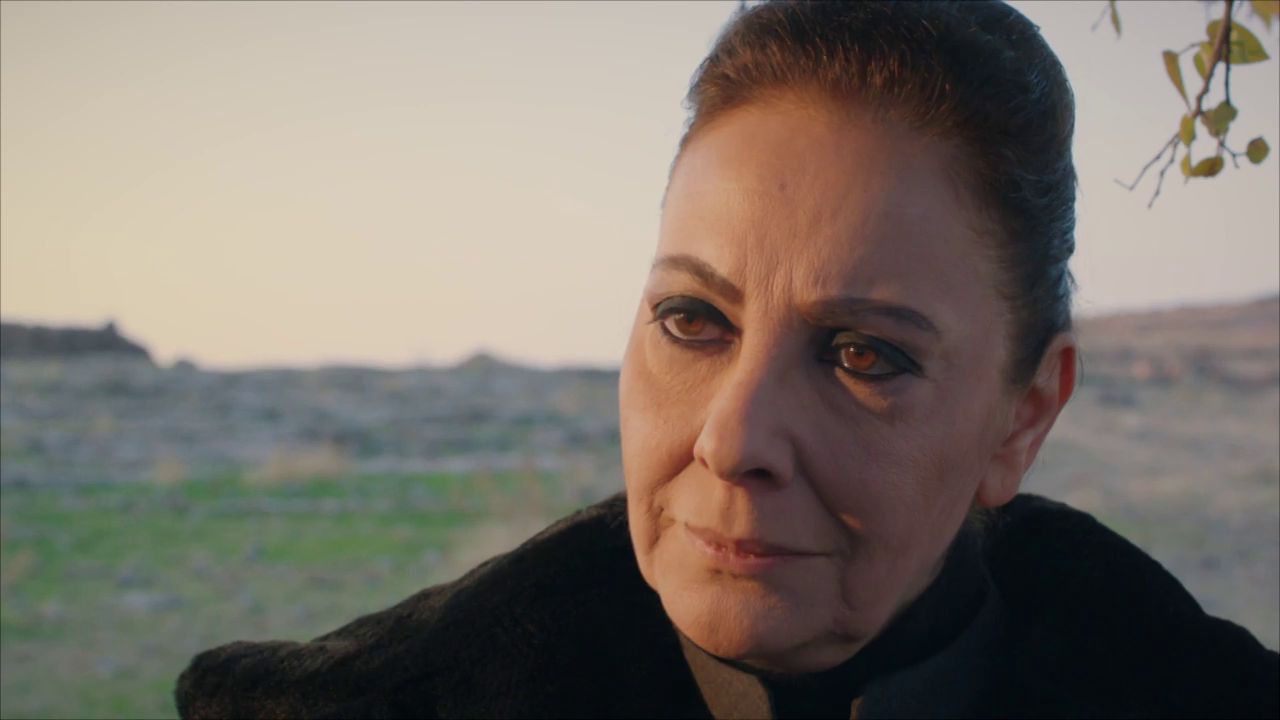 Azize revela su verdadera identidad en Hercai: "Soy Ayse"