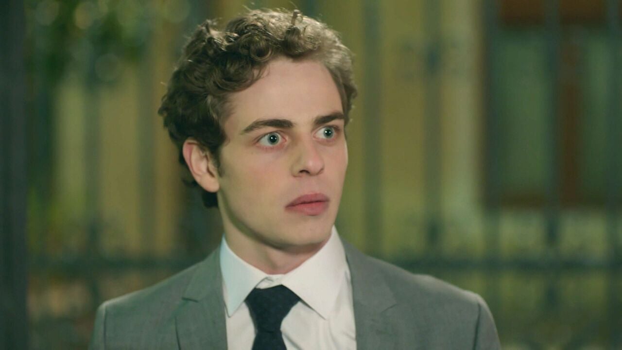 Emre descubre con incredulidad que Ahmet está vivo y es el novio de su ...