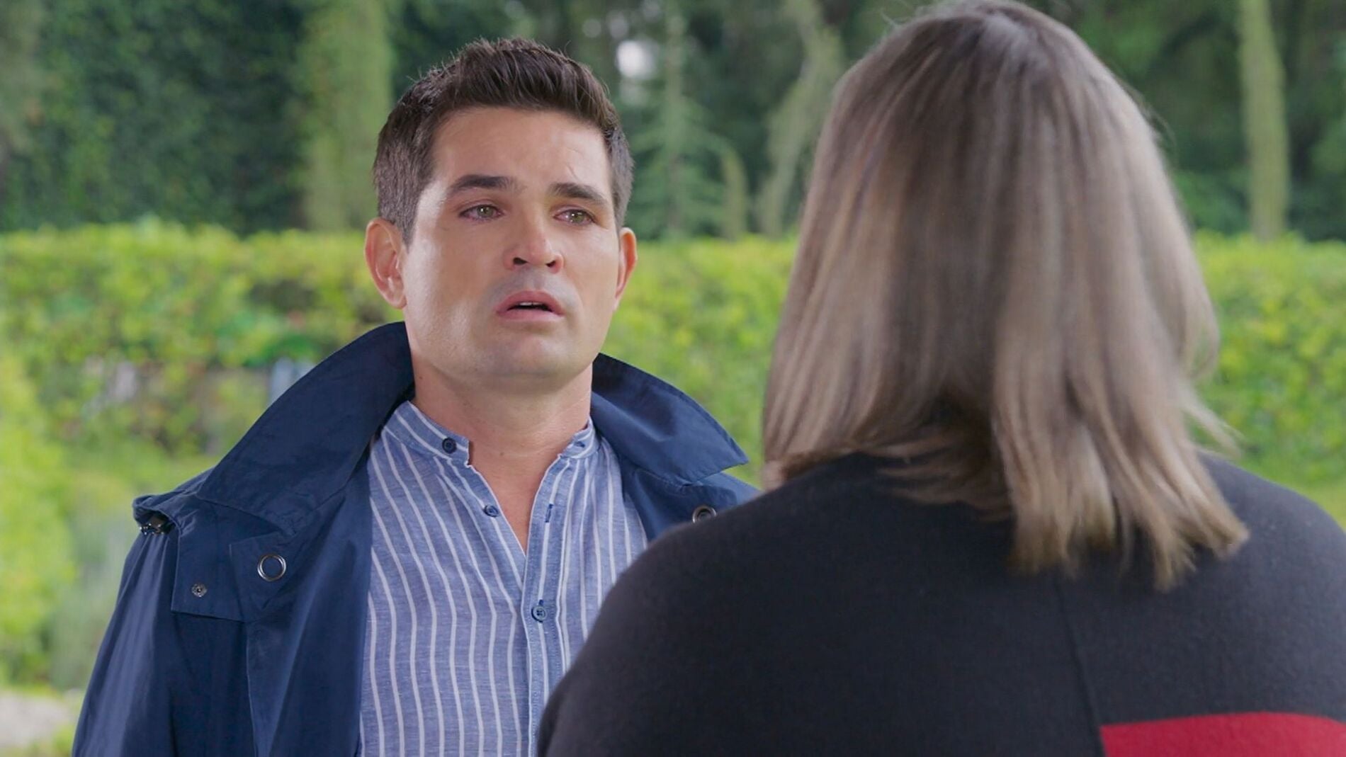 Javier le pregunta a su madre por la identidad de su verdadero padre
