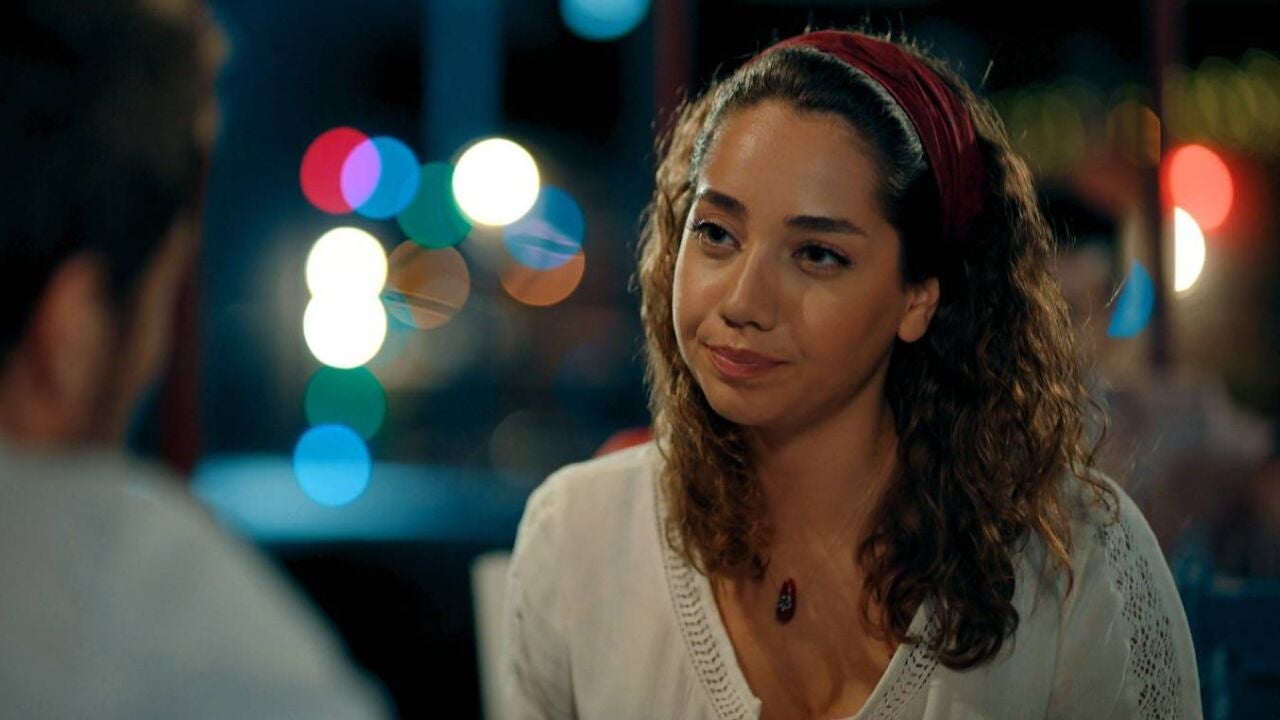 Azra habla con Mahir sobre su pasado y reconoce que su gran amistad con ...