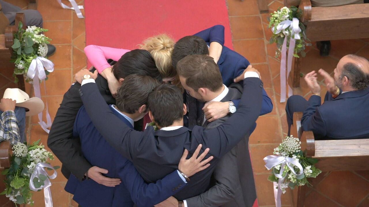 La boda de Simón se convierte en un emotivo reencuentro de los hermanos ...