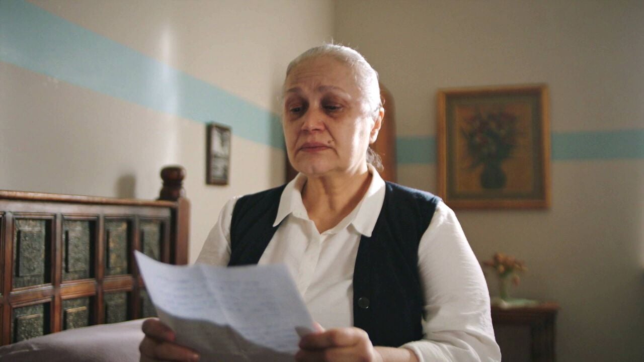 Metin acude al funeral de su hermana y Hafise lee la última voluntad de Feride